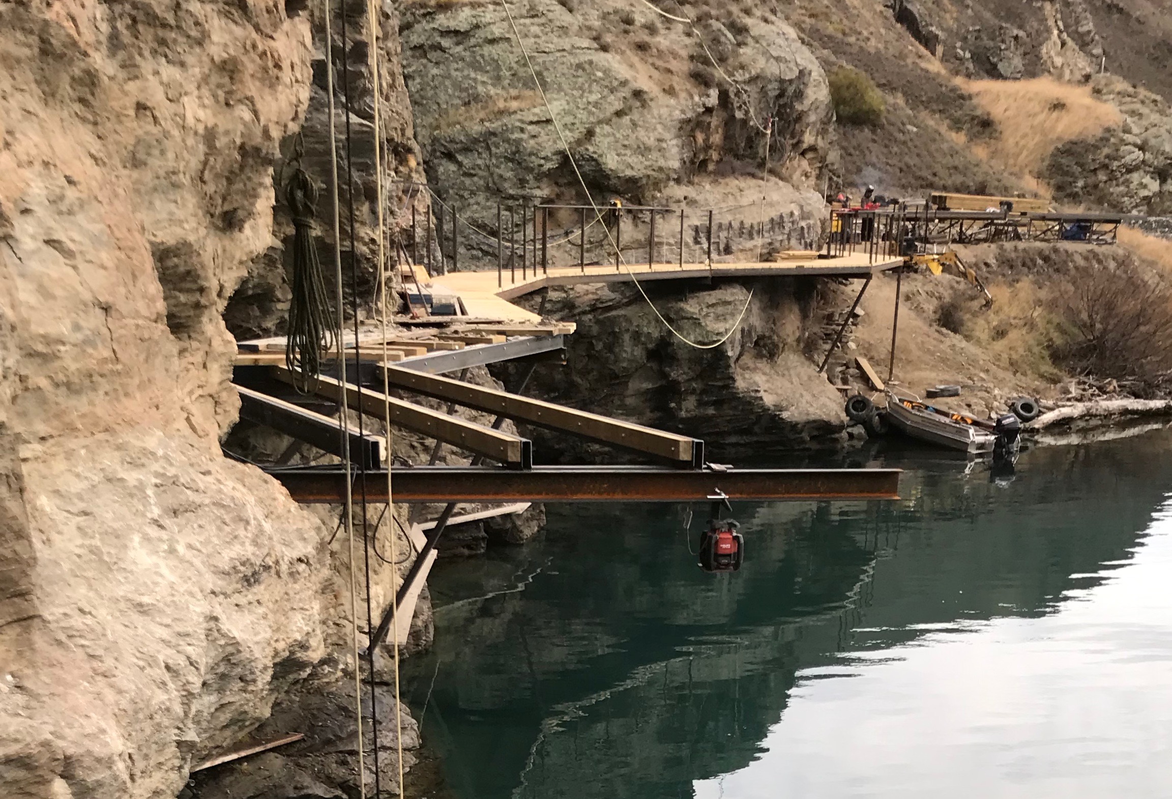 VIDEO: Constructing the Lake Dunstan Trail. | Otago Trail Hub