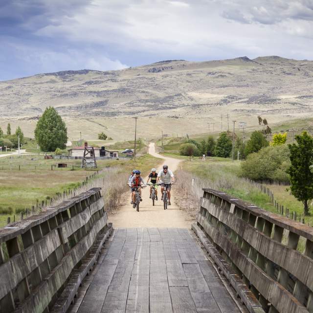 Keeping on Track - A Guide to Cycle Trail Etiquette | Otago Trail Hub